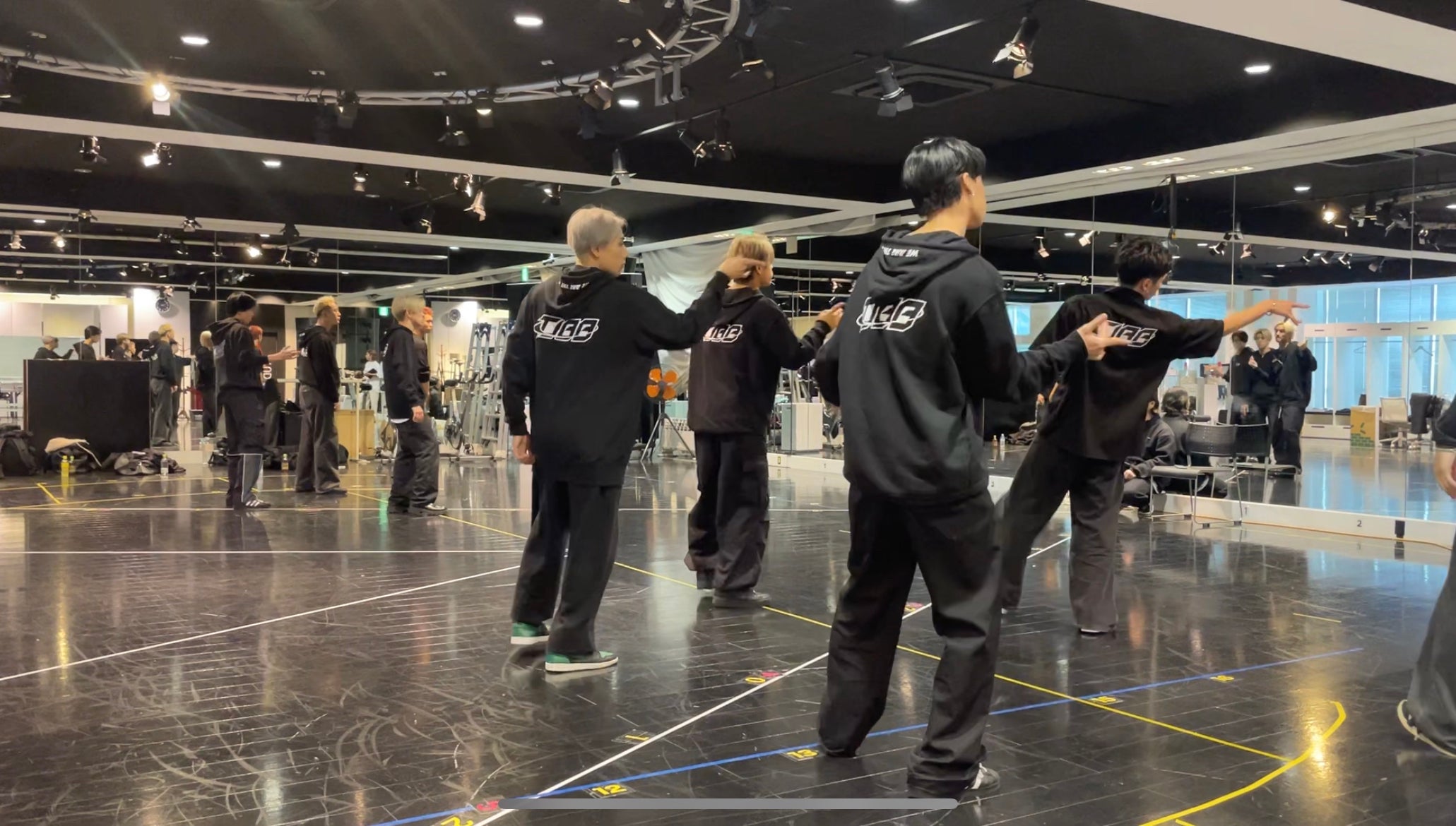 发帖 | CL - LDH所属艺人的视频、MV视听服务（原：LDH TV）