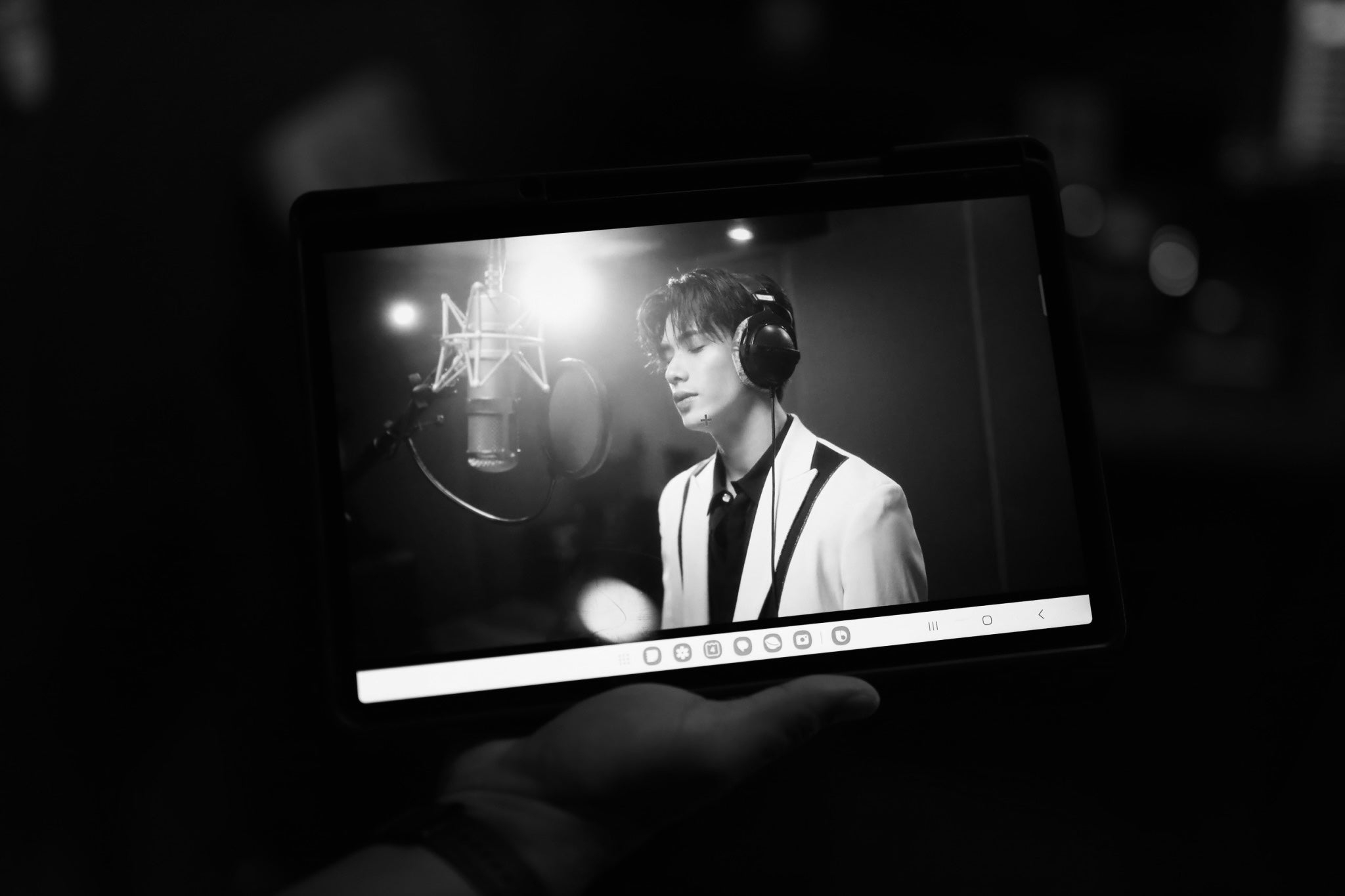 投稿 | CL - LDH所属アーティストの動画・MV視聴サービス