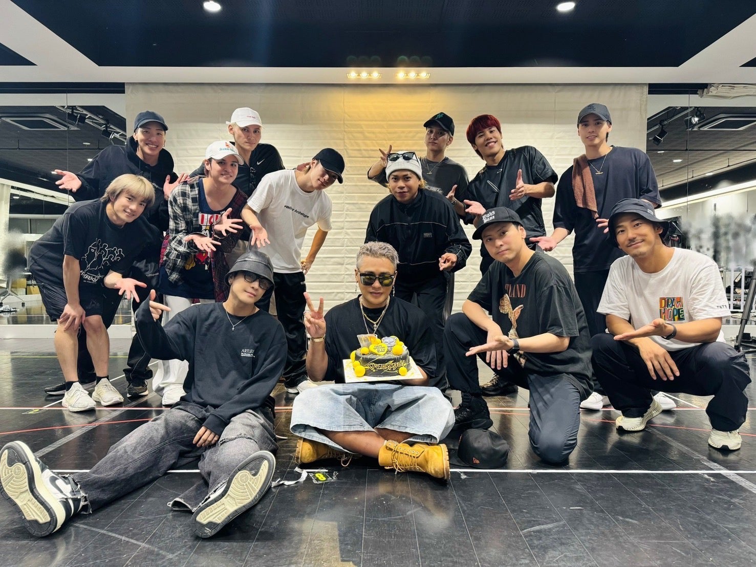 投稿 | CL - LDH所属アーティストの動画・MV視聴サービス